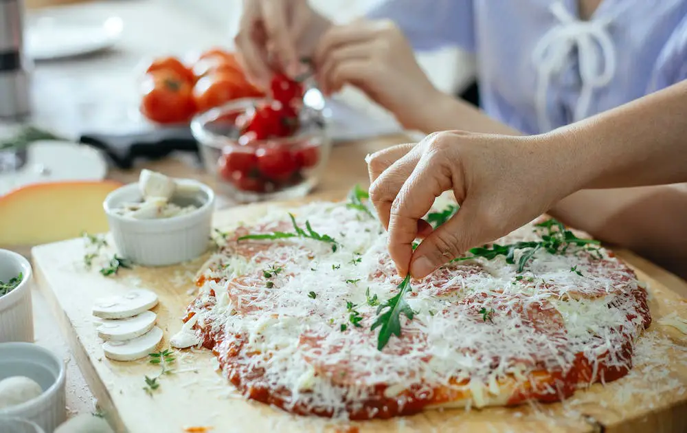 Cheese Pizza - Recipstep